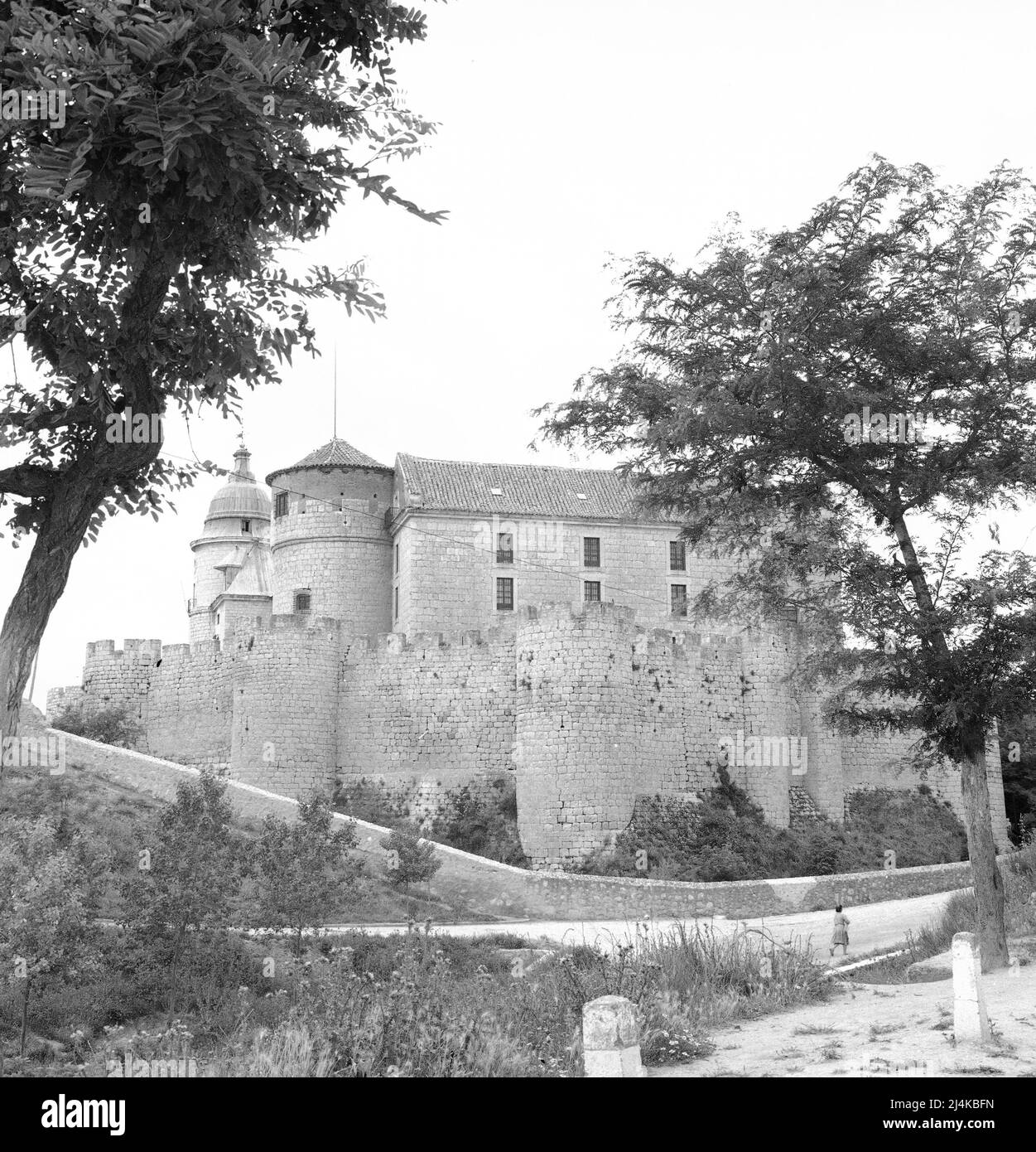 CASTILLO DE SIMANCAS CONSTRUIDO EN EL SIGLO XV Y RESTAURADO EN 1584 POR ...