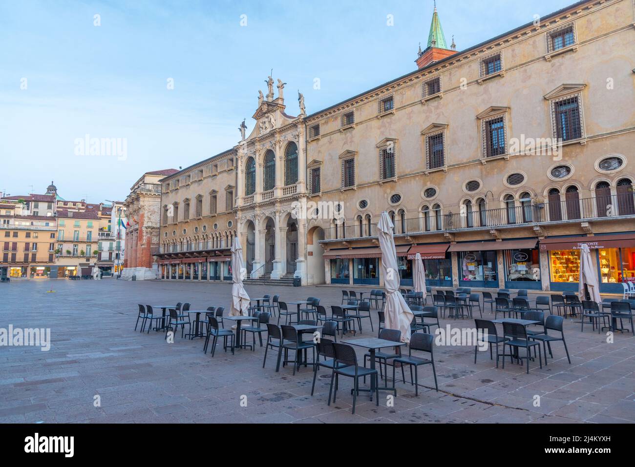 Vicenza, Italien, 29. August 2021: Sonnenaufgang über der Kirche St ...