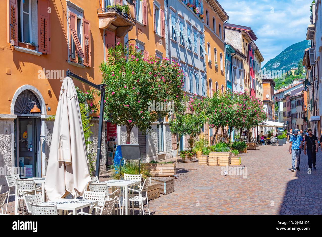Trient, Italien, 28. August 2021: Historische Häuser in der Altstadt ...