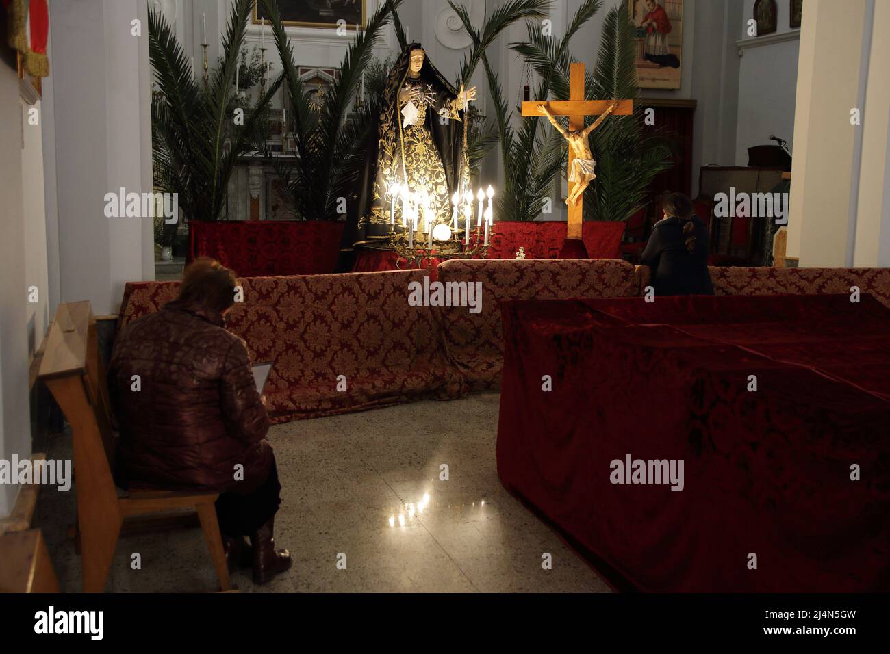 Maria, die trauernde mutter -Fotos und -Bildmaterial in hoher Auflösung – Alamy