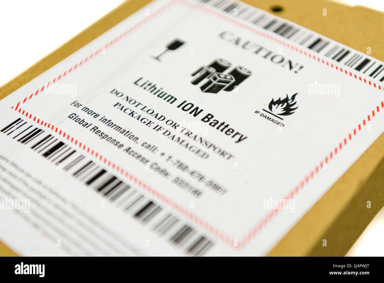 Paket von Amazon mit einem Aufkleber Warnung, dass das Paket einen ...