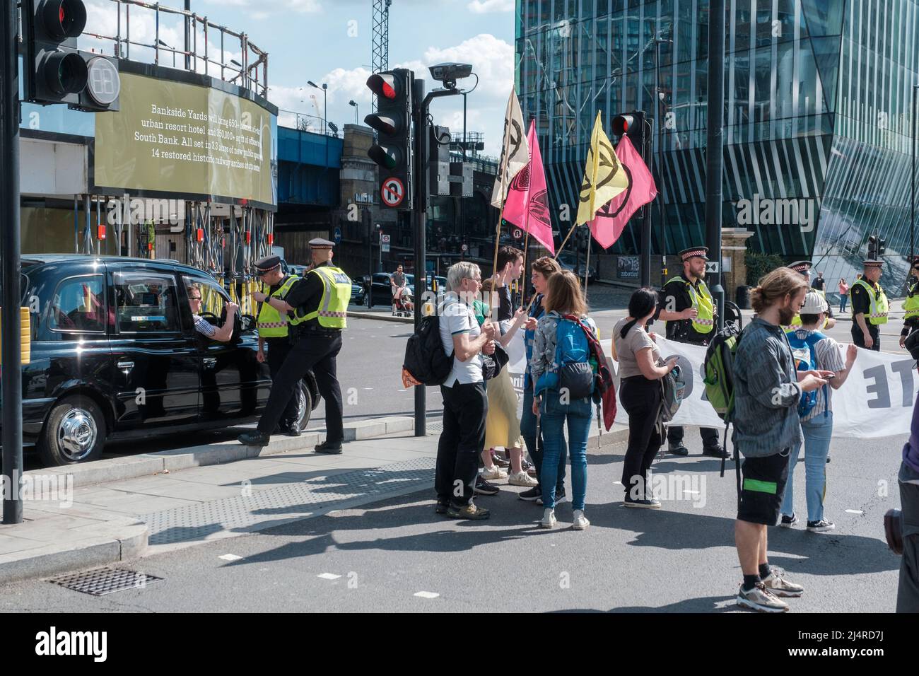 XR verpflichtet sich, in London vier Brücken zu übernehmen, darunter ...