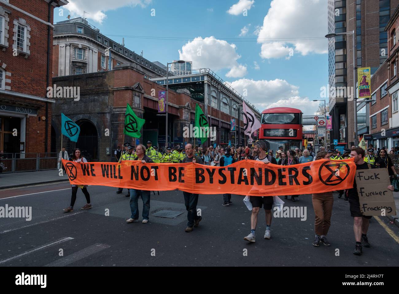 XR verpflichtet sich, in London vier Brücken zu übernehmen, darunter ...