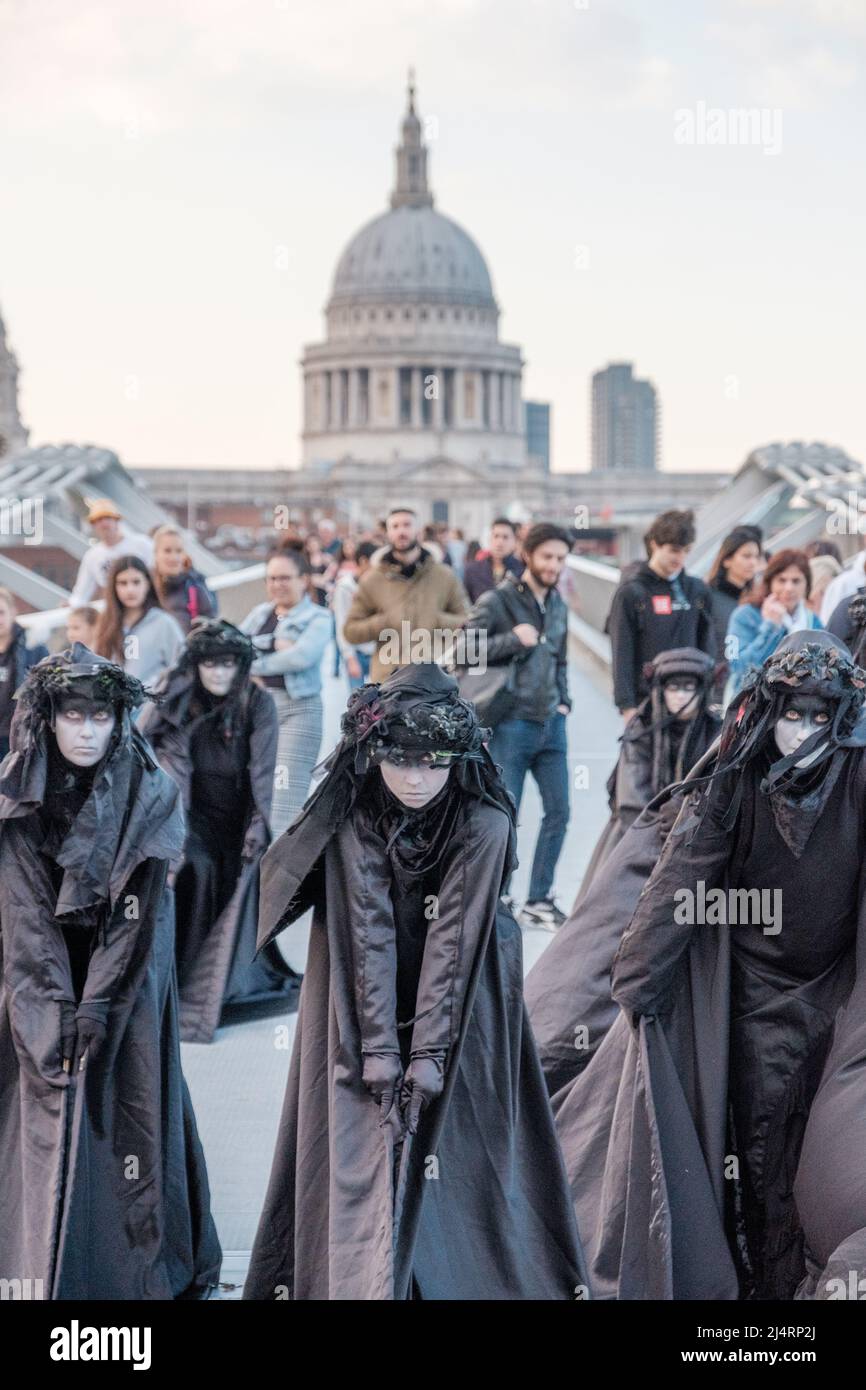 XR verpflichtet sich, in London vier Brücken zu übernehmen, darunter ...