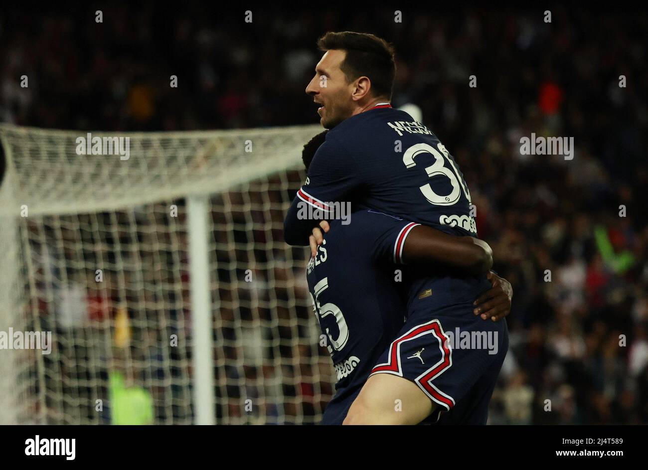 Lionel messi feiert das tor -Fotos und -Bildmaterial in hoher Auflösung ...