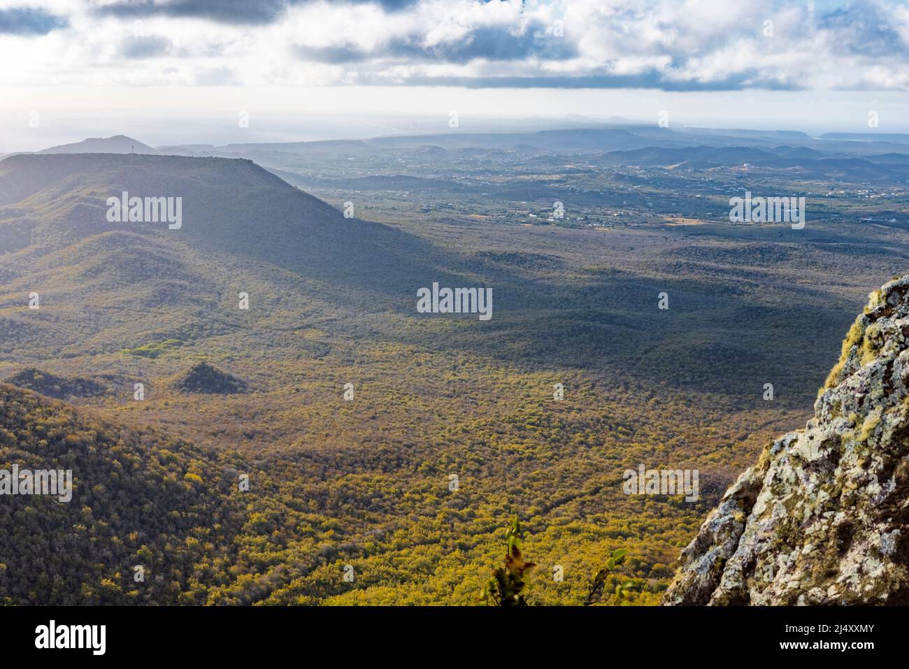 Blick vom Mount Christoffel hinunter zum Christoffel National Park auf ...