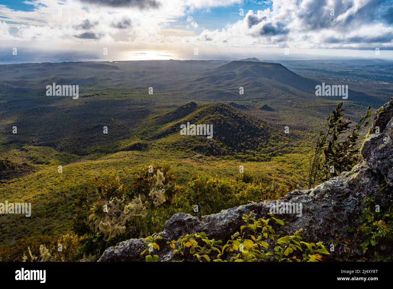 Blick vom Mount Christoffel hinunter zum Christoffel National Park auf ...