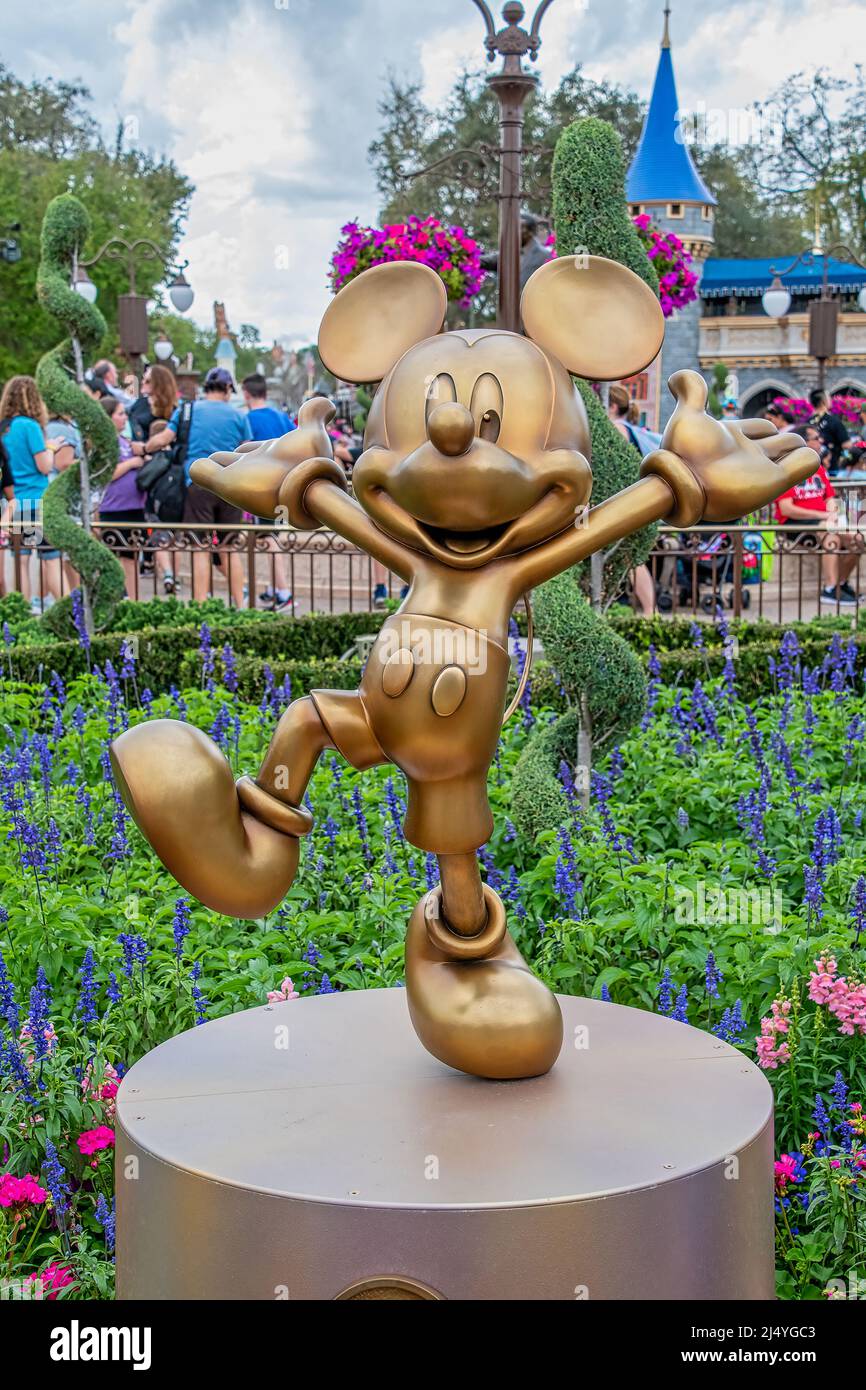 Estatua de walt disney y mickey mouse -Fotos und -Bildmaterial in hoher ...