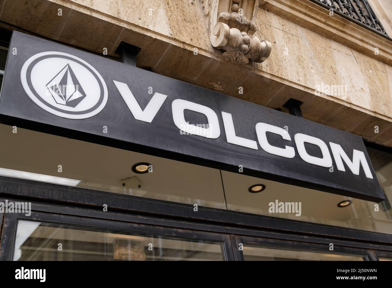 Volcom zeichen -Fotos und -Bildmaterial in hoher Auflösung – Alamy