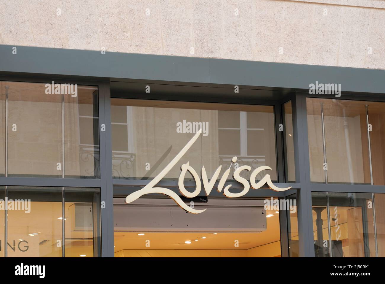 Bordeaux , Aquitaine Frankreich - 03 20 2022 : Lovisa Logo Zeichen und ...