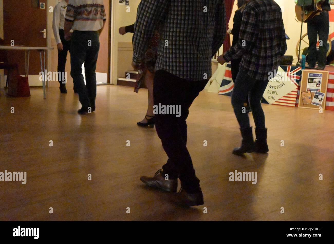 Western line dancing -Fotos und -Bildmaterial in hoher Auflösung – Alamy