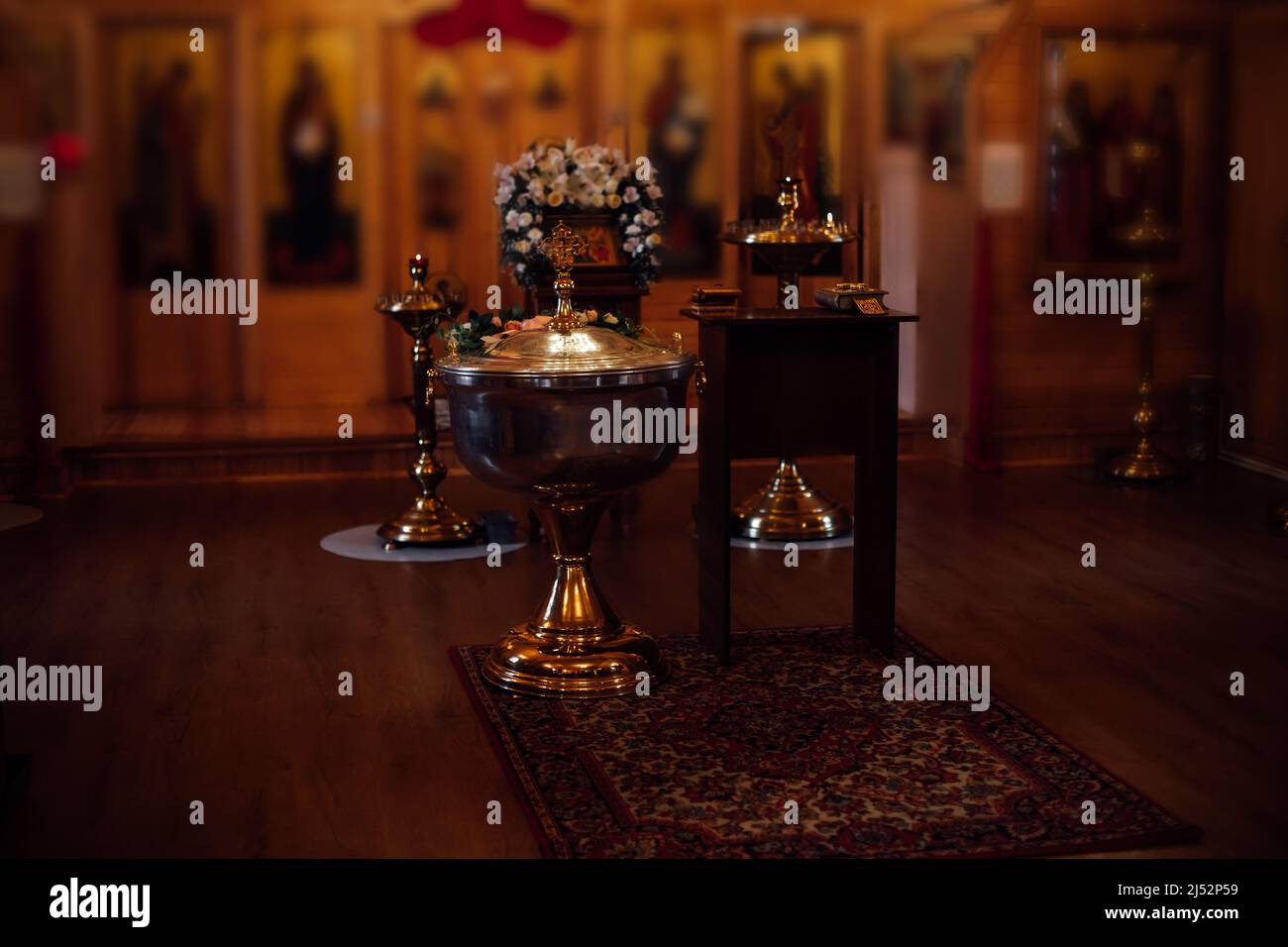 Rednerpult abgedeckt -Fotos und -Bildmaterial in hoher Auflösung – Alamy