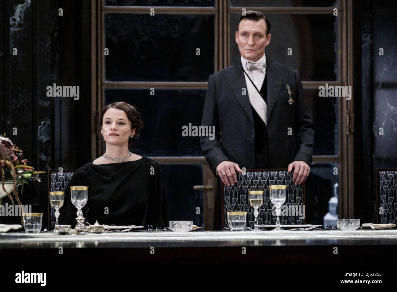 FANTASTISCHE BESTIEN: DIE GEHEIMNISSE VON DUMBLEDORE, von links ...