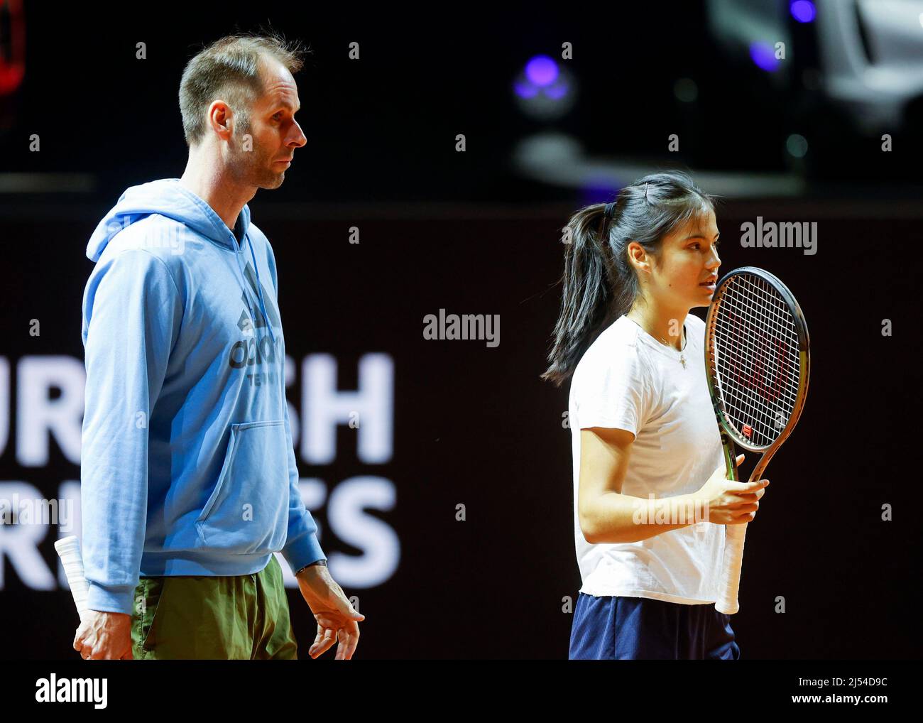 Stuttgart, 20.. April 2022. Die britische Tennisspielerin Emma Raducanu ...