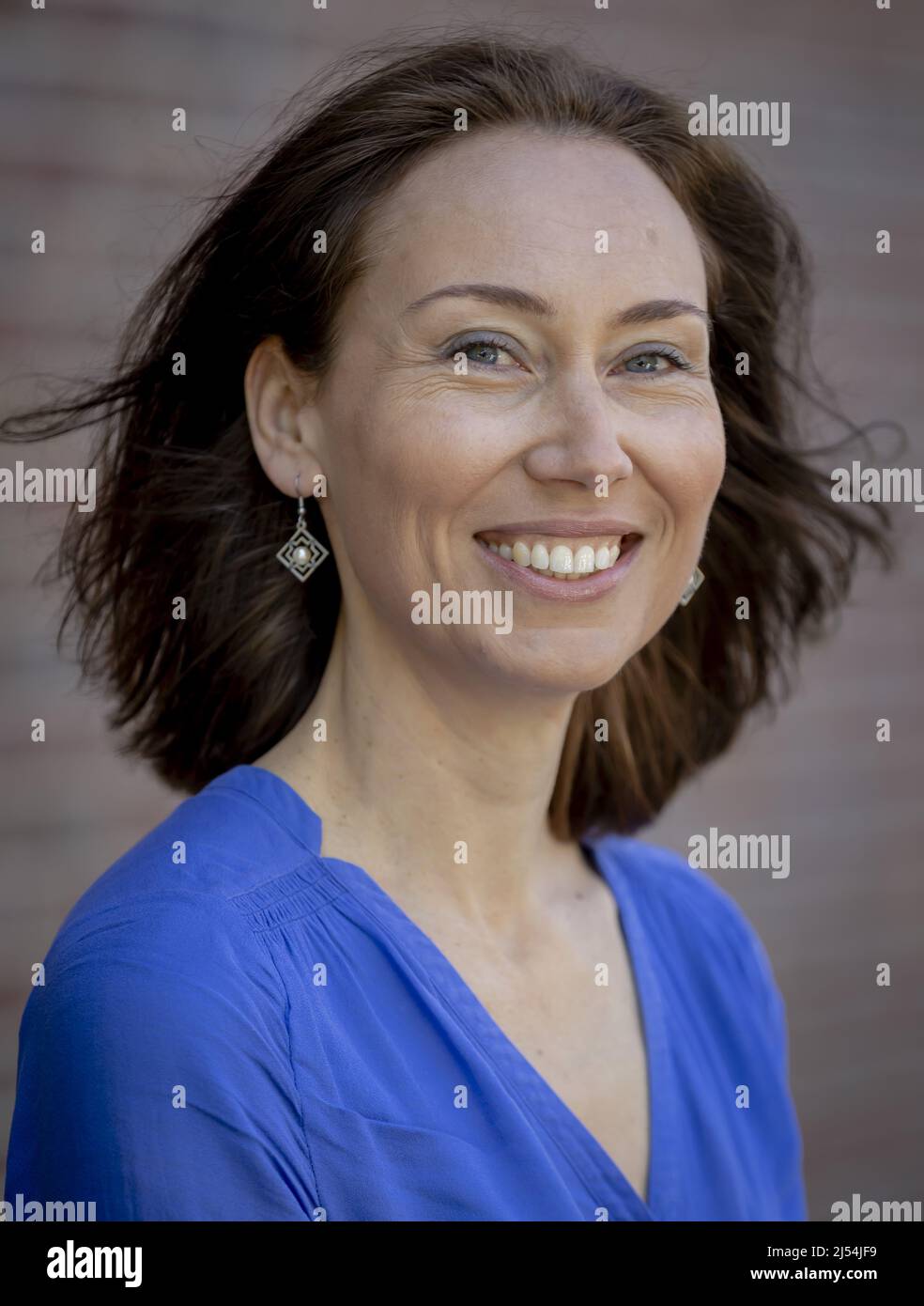 2022-04-20 11:26:28 HILVERSUM - Porträt Anna Woltz, ein holländischer ...