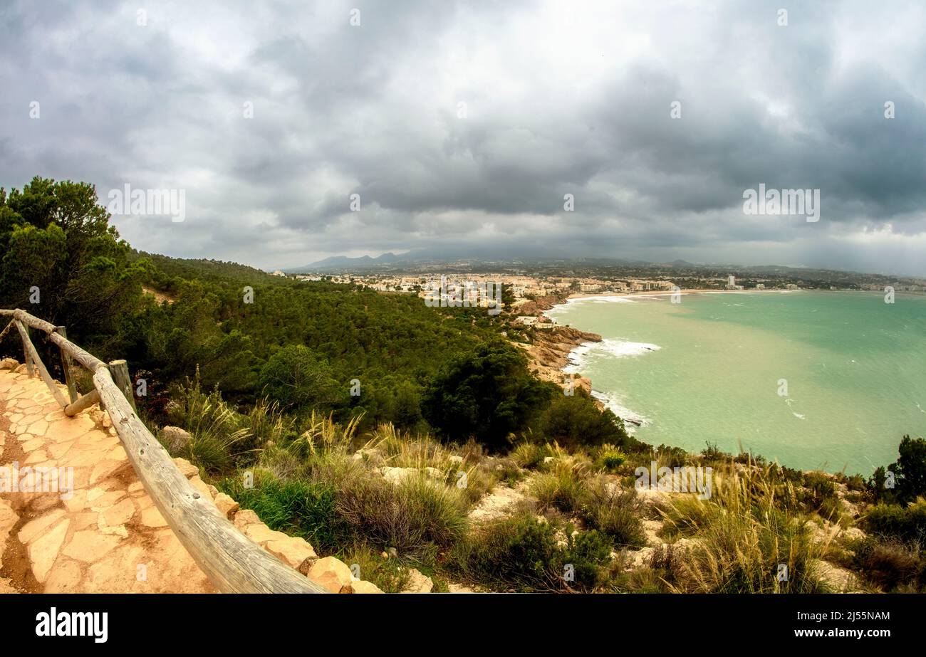 Atemberaubende Landschaft auf dem Faro del Albir, (Albir Leuchtturm ...
