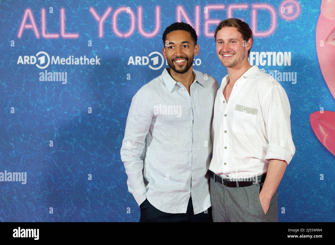Köln, Deutschland. 20. April 2022. Die Schauspieler Benito Bause (l ...