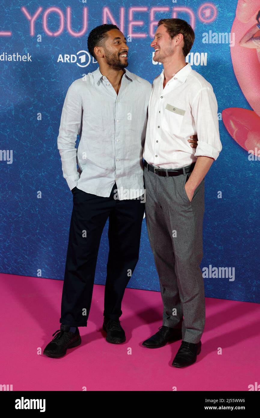 Köln, Deutschland. 20. April 2022. Die Schauspieler Benito Bause (l ...