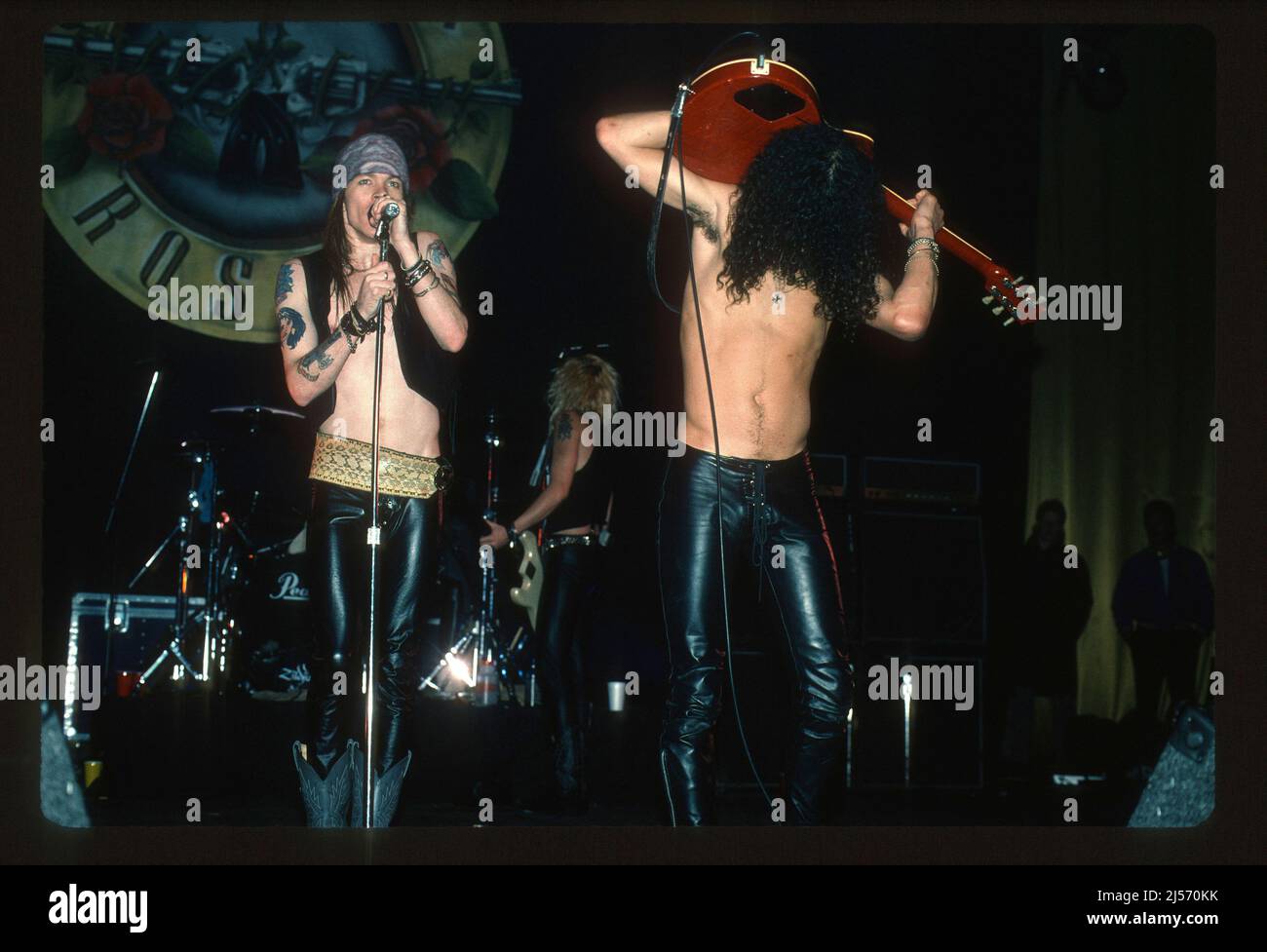 Mediapunch guns n roses -Fotos und -Bildmaterial in hoher Auflösung – Alamy