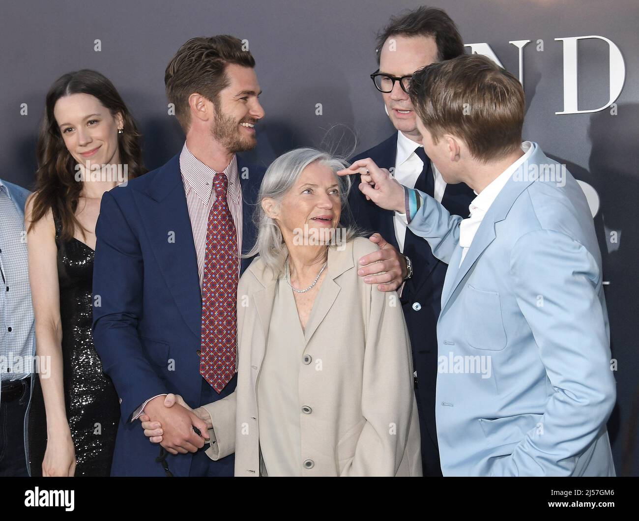 Los Angeles, CA, 20. April 2022, (L-R) Chloe Pirrie, Andrew Garfield ...
