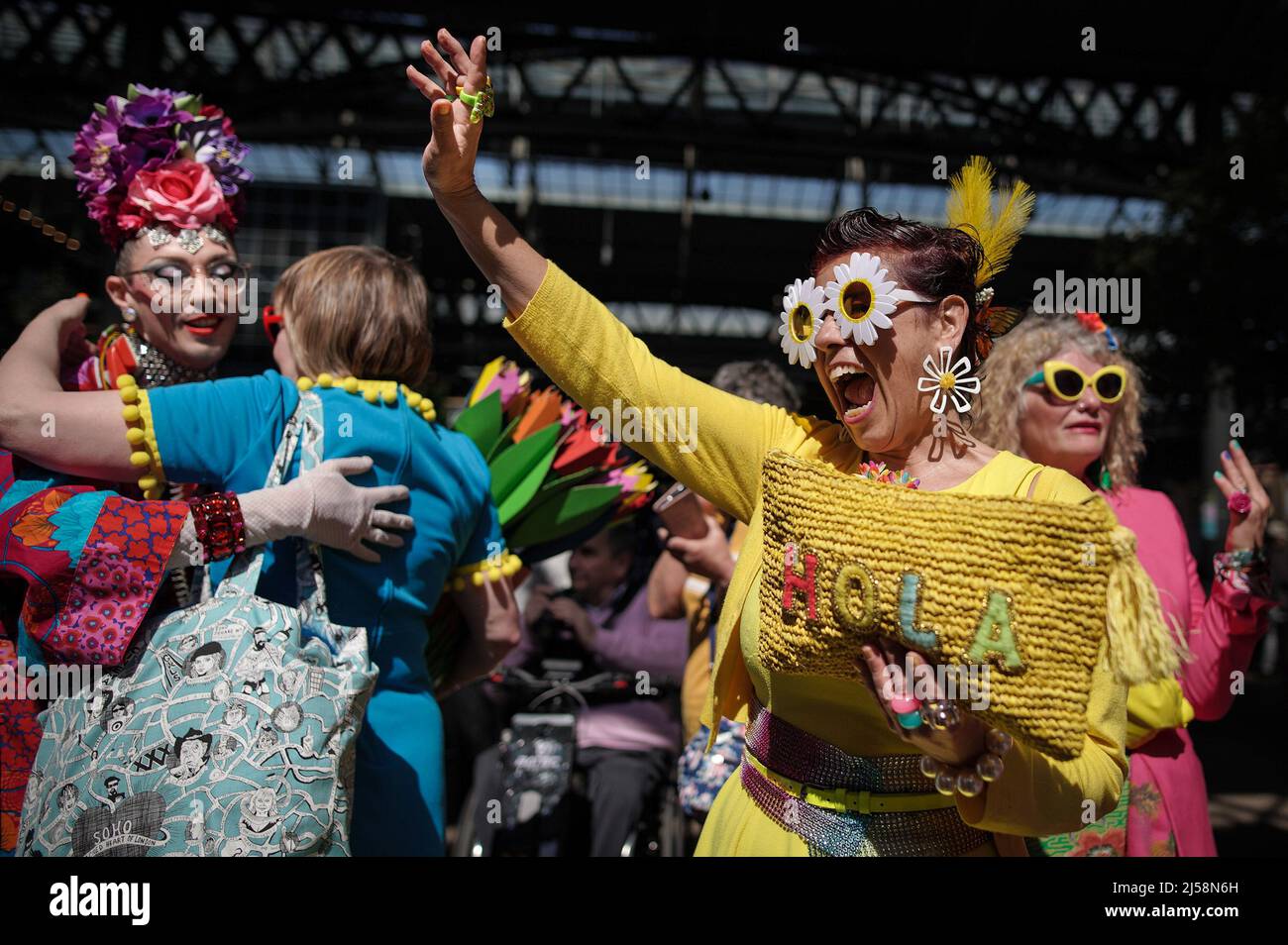 London, Großbritannien. 21.. April 2022. London Color Walk am Old ...