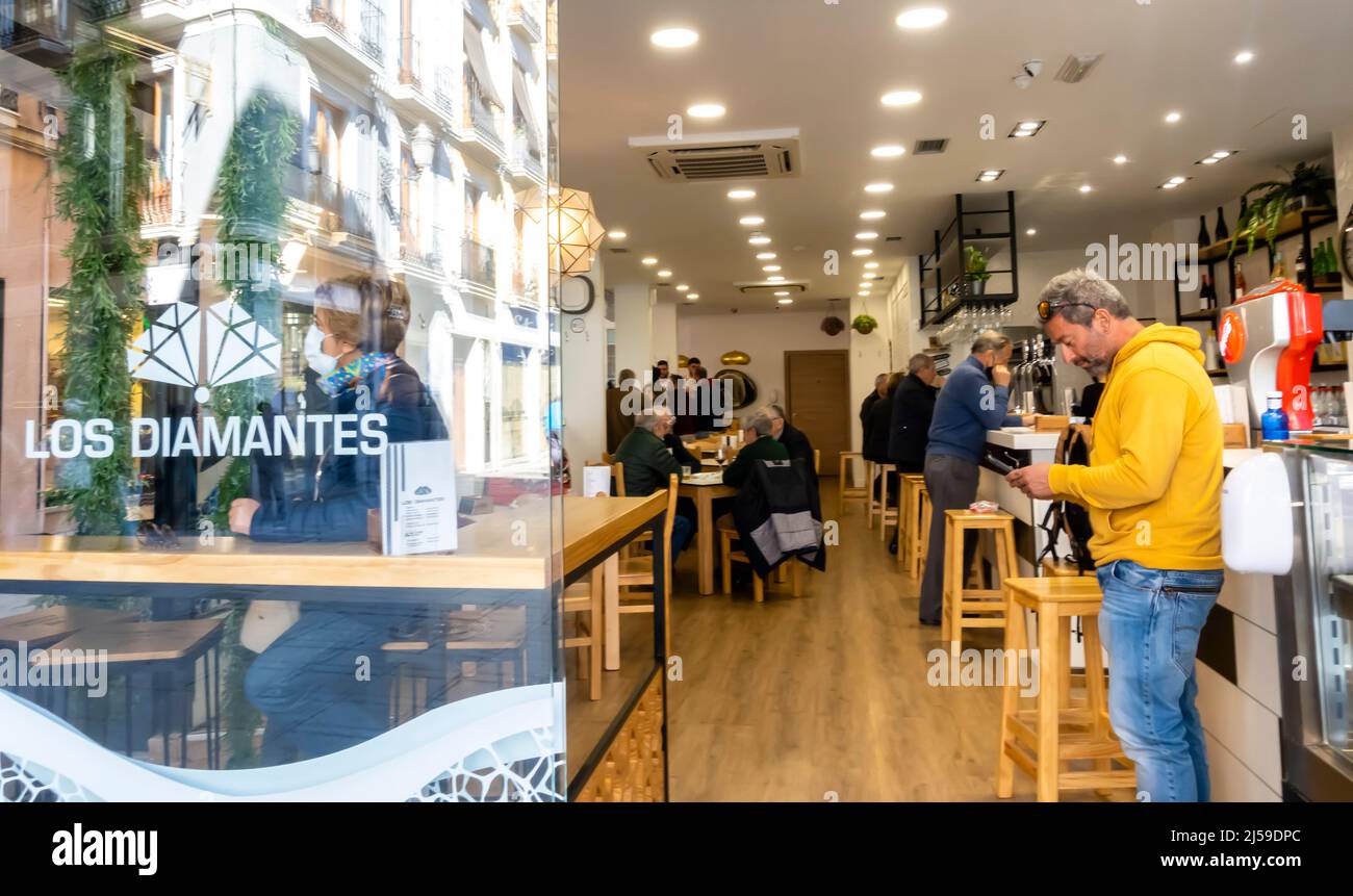 Tapas spain bar granada -Fotos und -Bildmaterial in hoher Auflösung – Alamy
