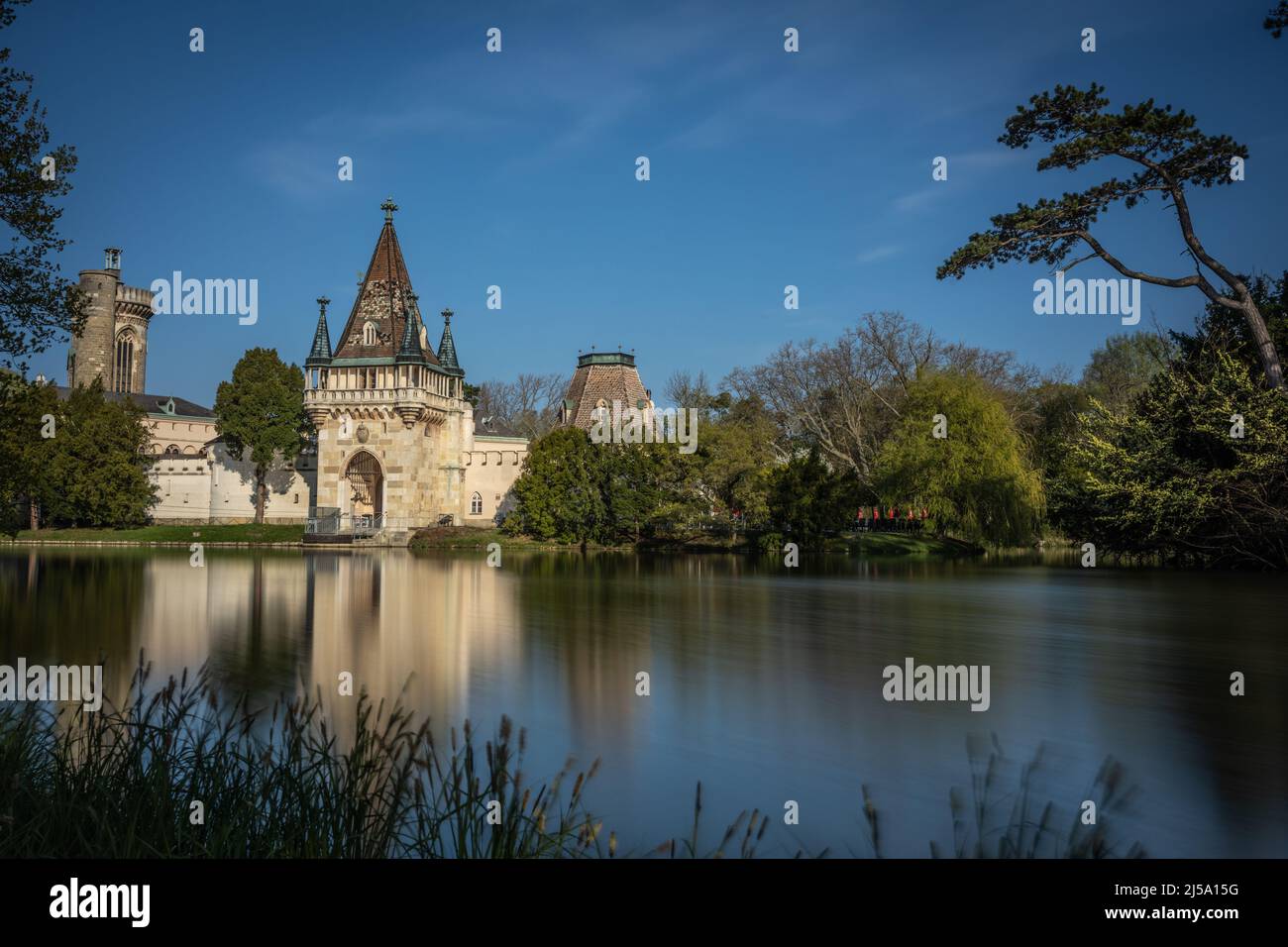 Die Schlösser von Laxenburg befinden sich in der Gemeinde Laxenburg in ...
