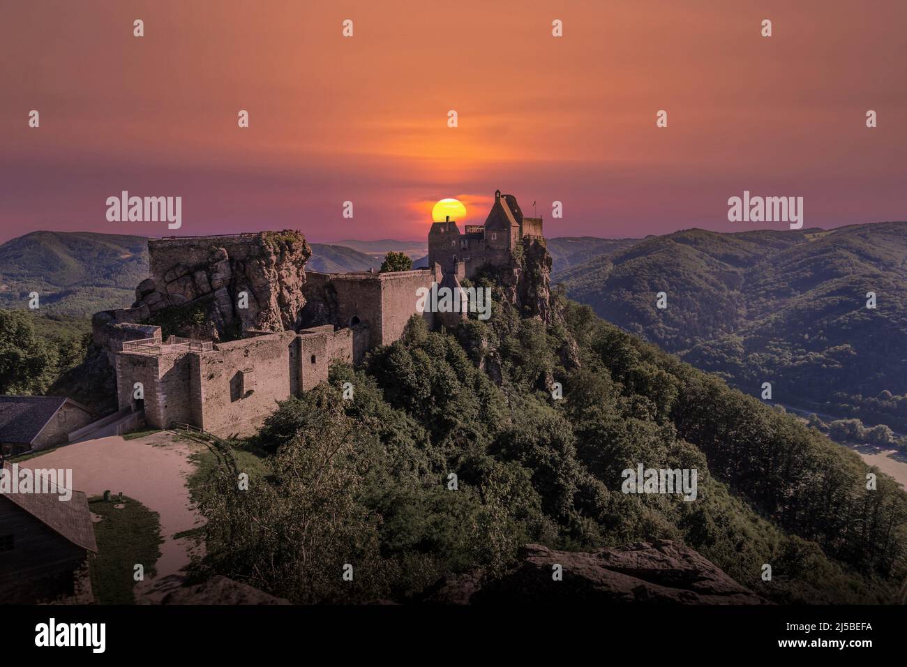 Burg burgruine aggstein -Fotos und -Bildmaterial in hoher Auflösung – Alamy