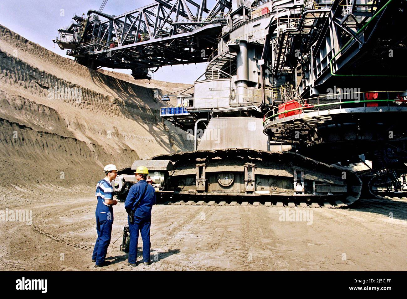 Braunkohle tagebauanlage -Fotos und -Bildmaterial in hoher Auflösung ...