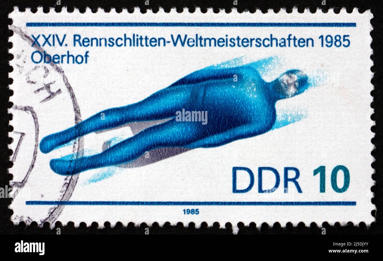 DDR - UM 1985: Eine in der DDR gedruckte Briefmarke zeigt Single Seat ...