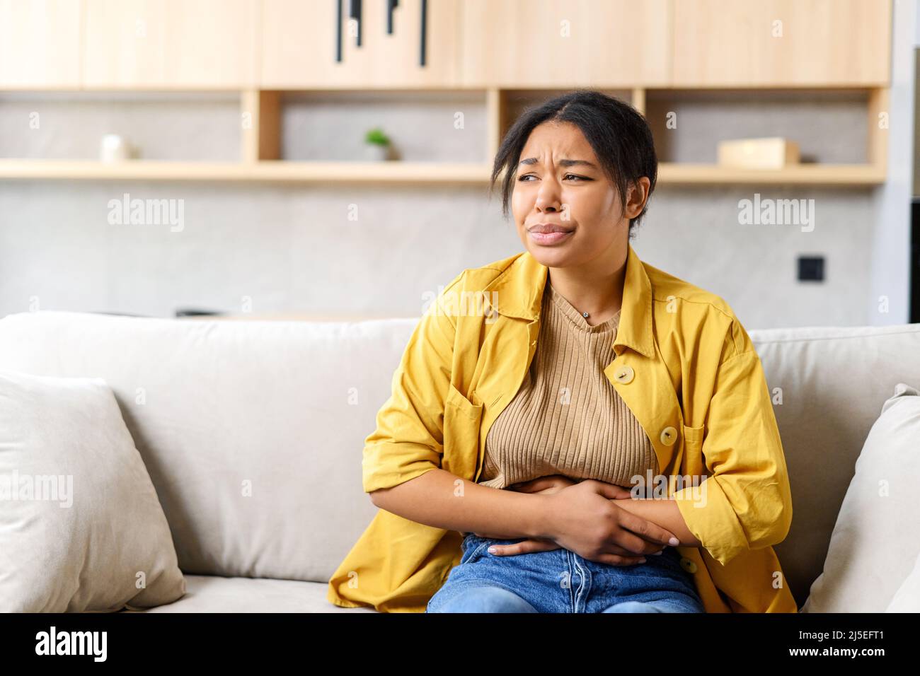 Durchfall eine frau allein eine person -Fotos und -Bildmaterial in ...