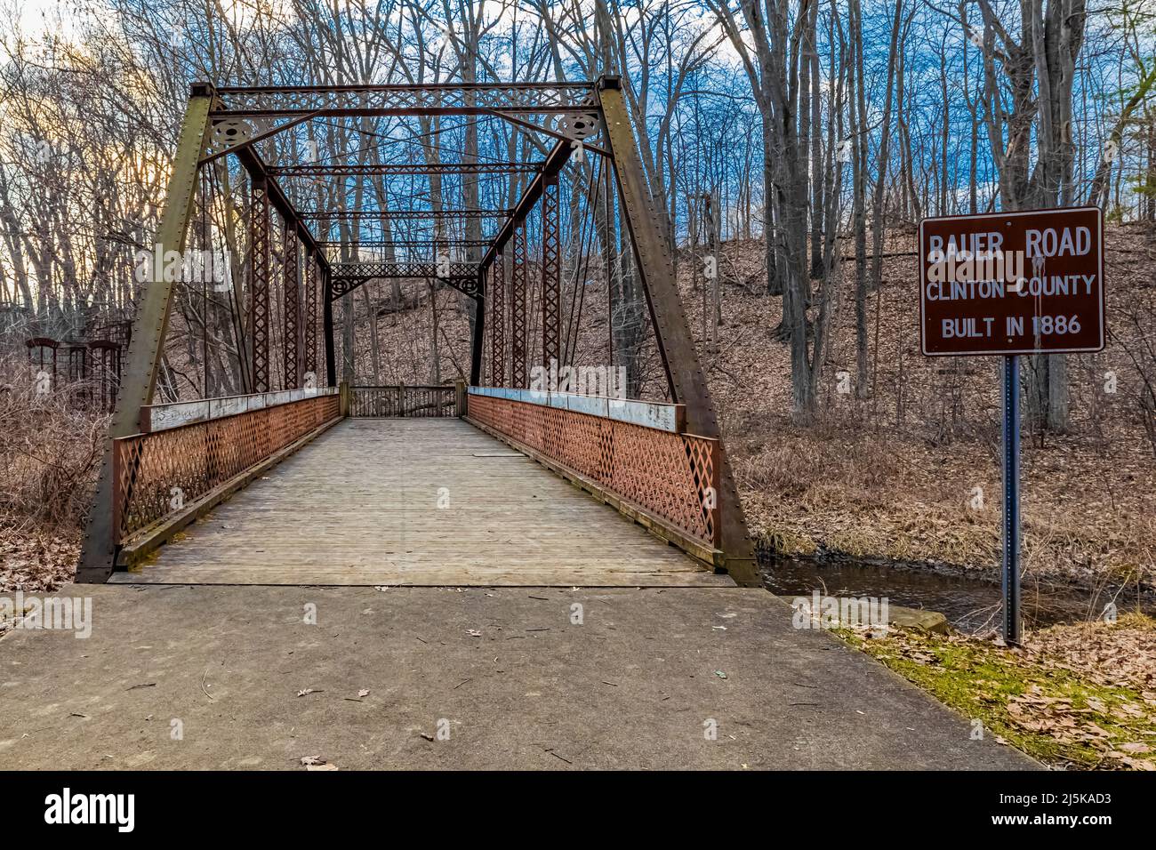 Die Bauer Road Bridge, die einst den Looking Glass River überspannt ...