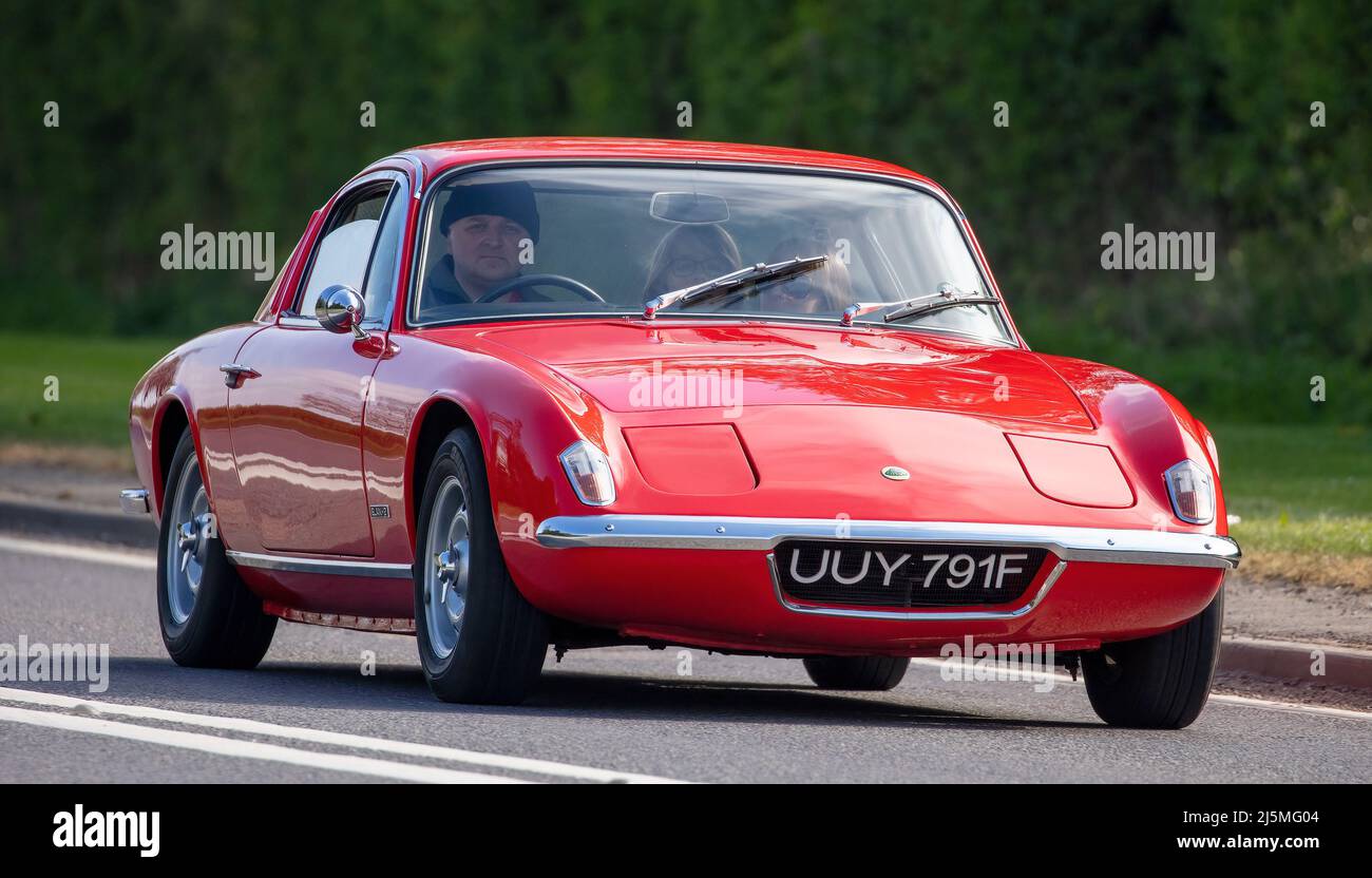 Red lotus -Fotos und -Bildmaterial in hoher Auflösung – Alamy