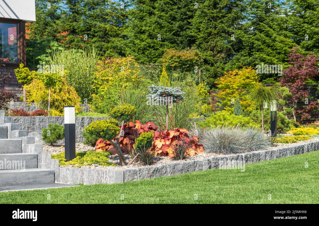 Garten vor dem haus -Fotos und -Bildmaterial in hoher Auflösung – Alamy