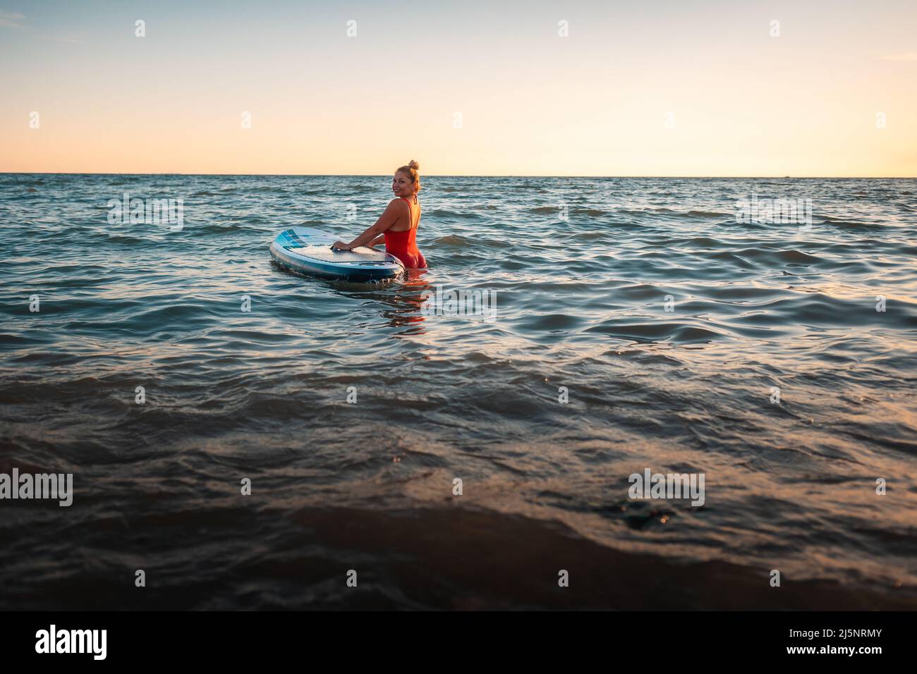 Mollig bikini -Fotos und -Bildmaterial in hoher Auflösung – Alamy