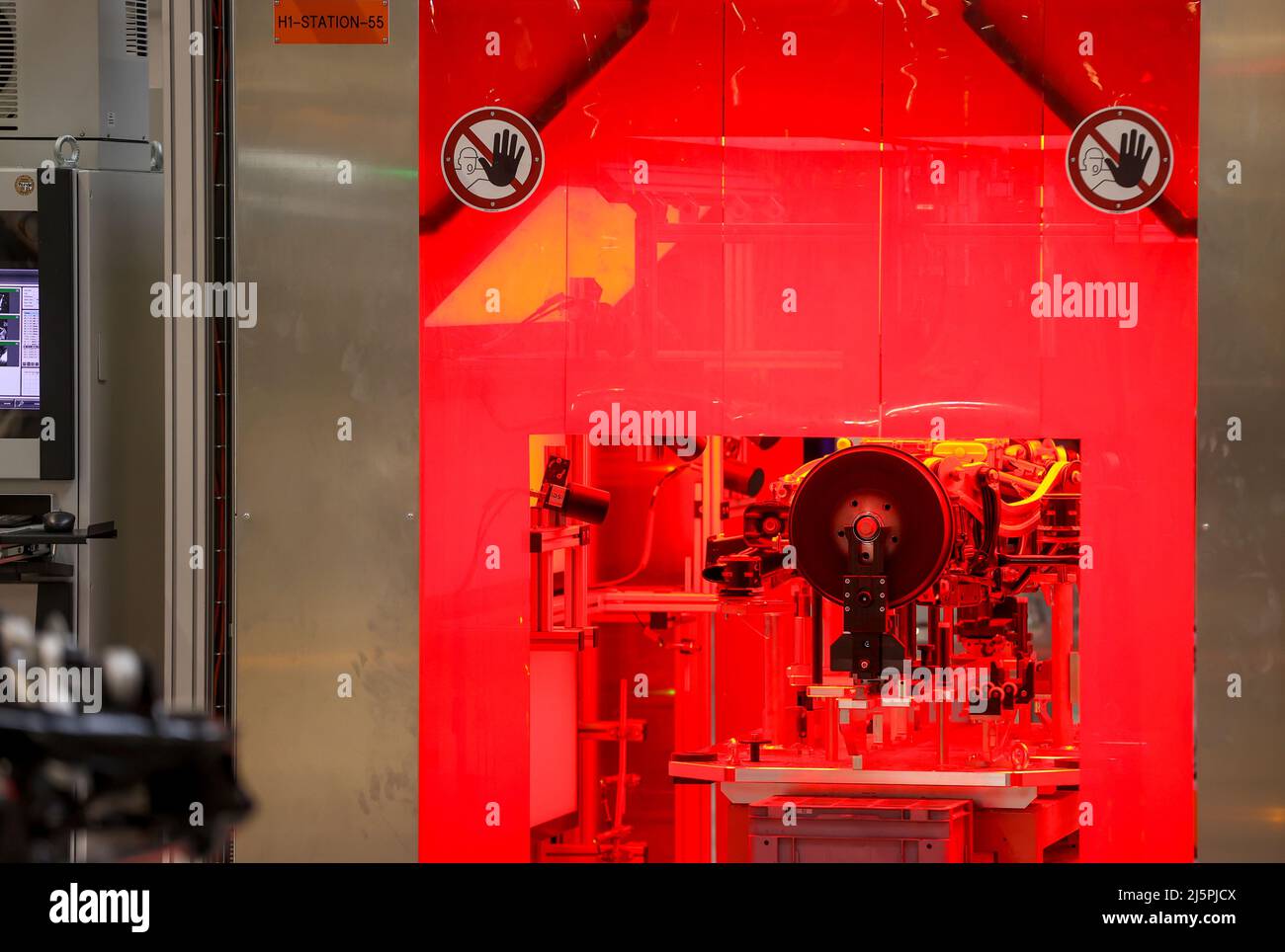 Meerane, Deutschland. 25. April 2022. Eine montierte Hinterachse mit ...