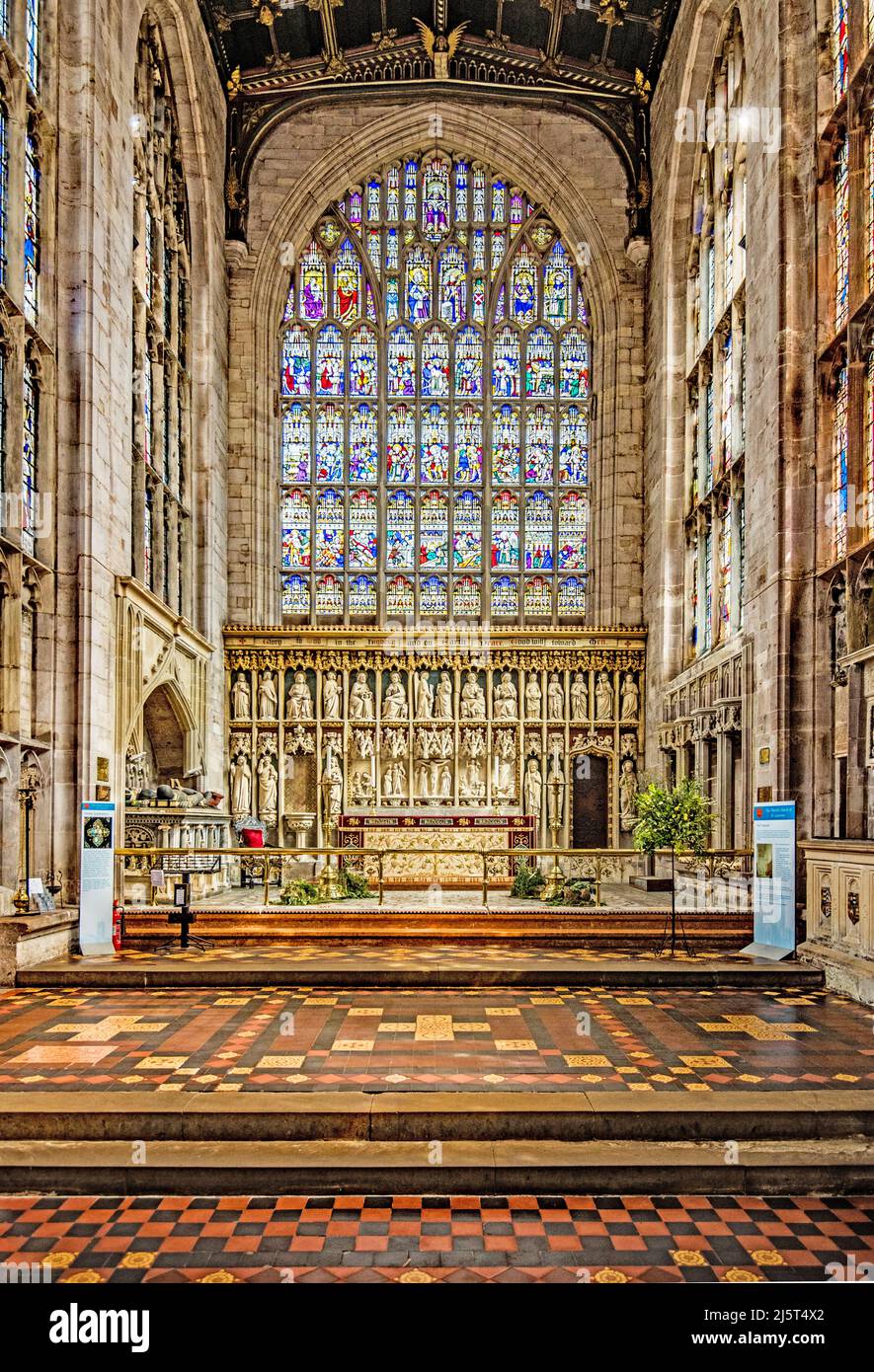 Vertikale betonung der fenster -Fotos und -Bildmaterial in hoher ...