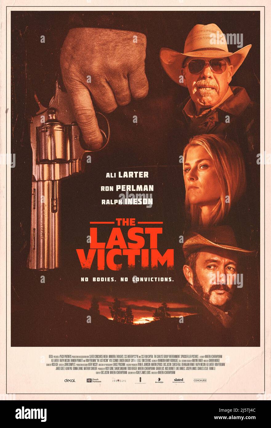 DAS LETZTE OPFER, Poster, von oben: Ron Perlman, Ali Larter, Ralph ...