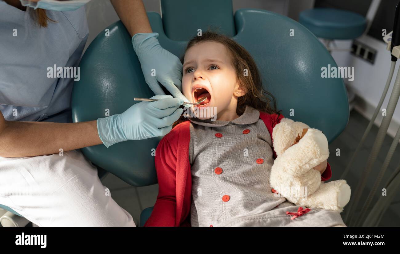 Zahnarzt spiegel -Fotos und -Bildmaterial in hoher Auflösung – Alamy