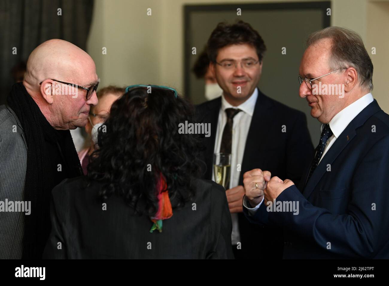 17. April 2022, Sachsen-Anhalt, Dessau-Roßlau: Ministerpräsident Reiner ...