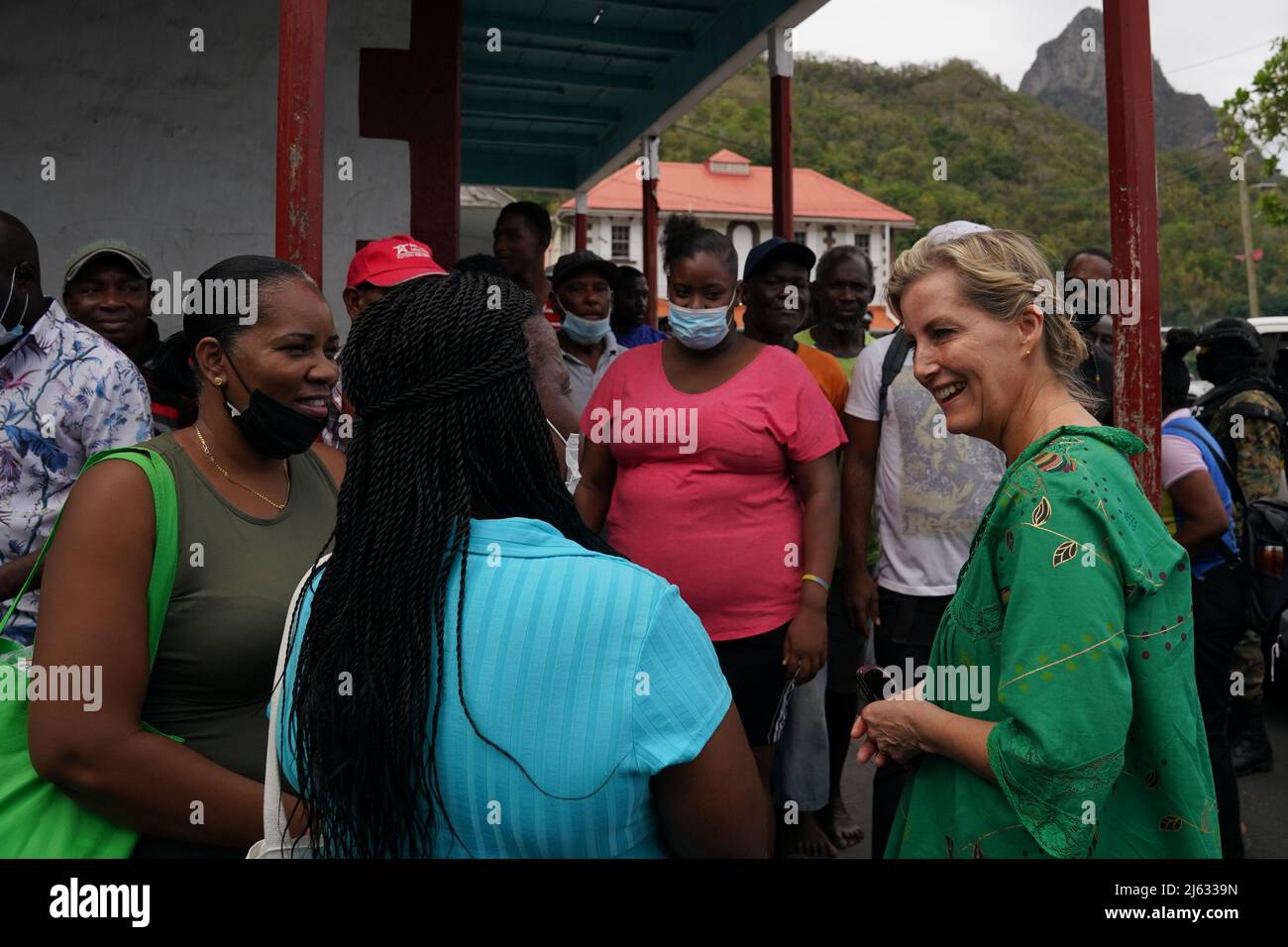 Die Gräfin von Wessex trifft Einheimische in Soufriere, St. Lucia ...