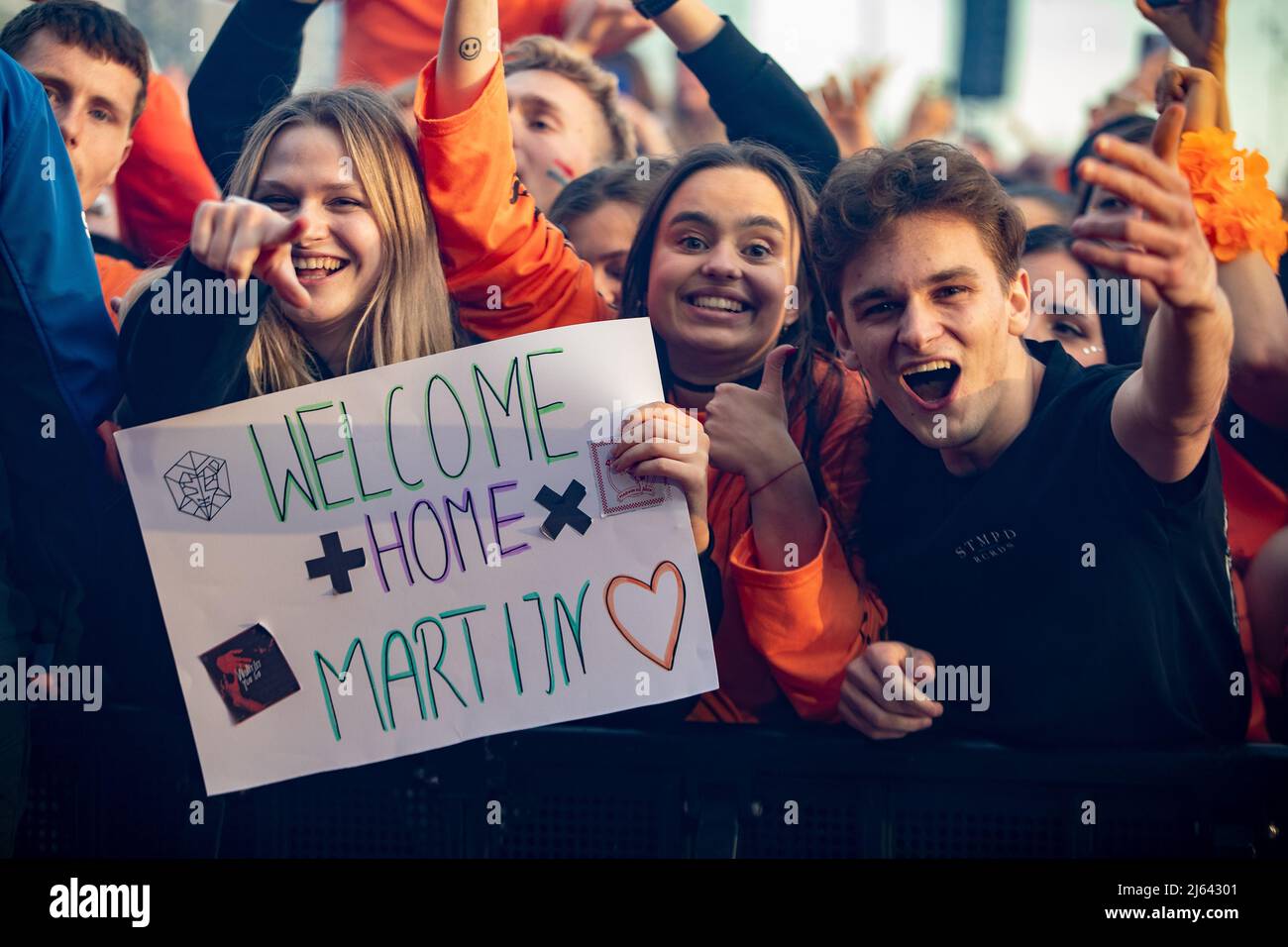 2022-04-27 19:02:14 AMSTERDAM - Fans von DJ Martin Garrix treten beim ...