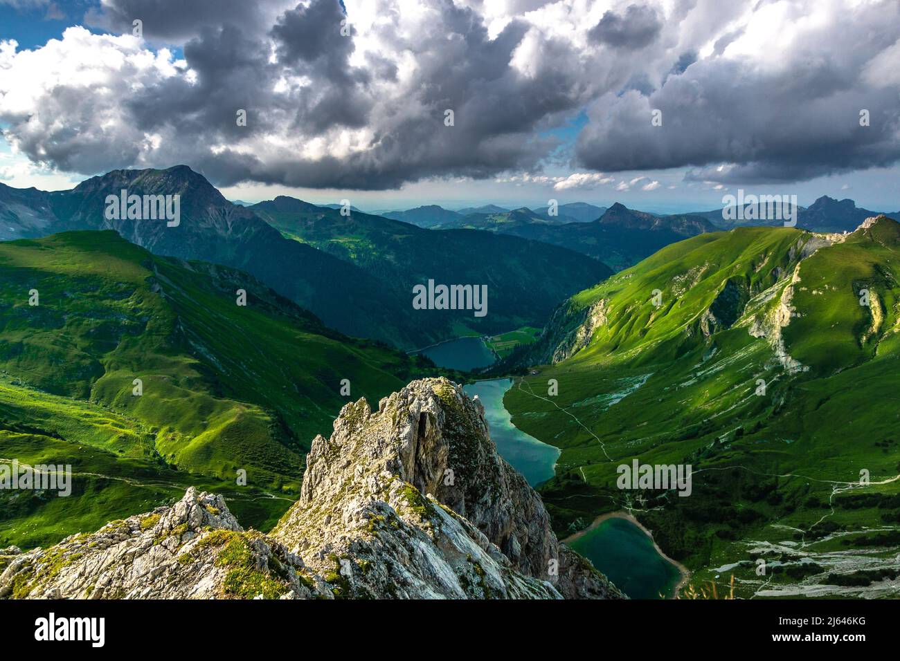 Seen und berge -Fotos und -Bildmaterial in hoher Auflösung – Alamy