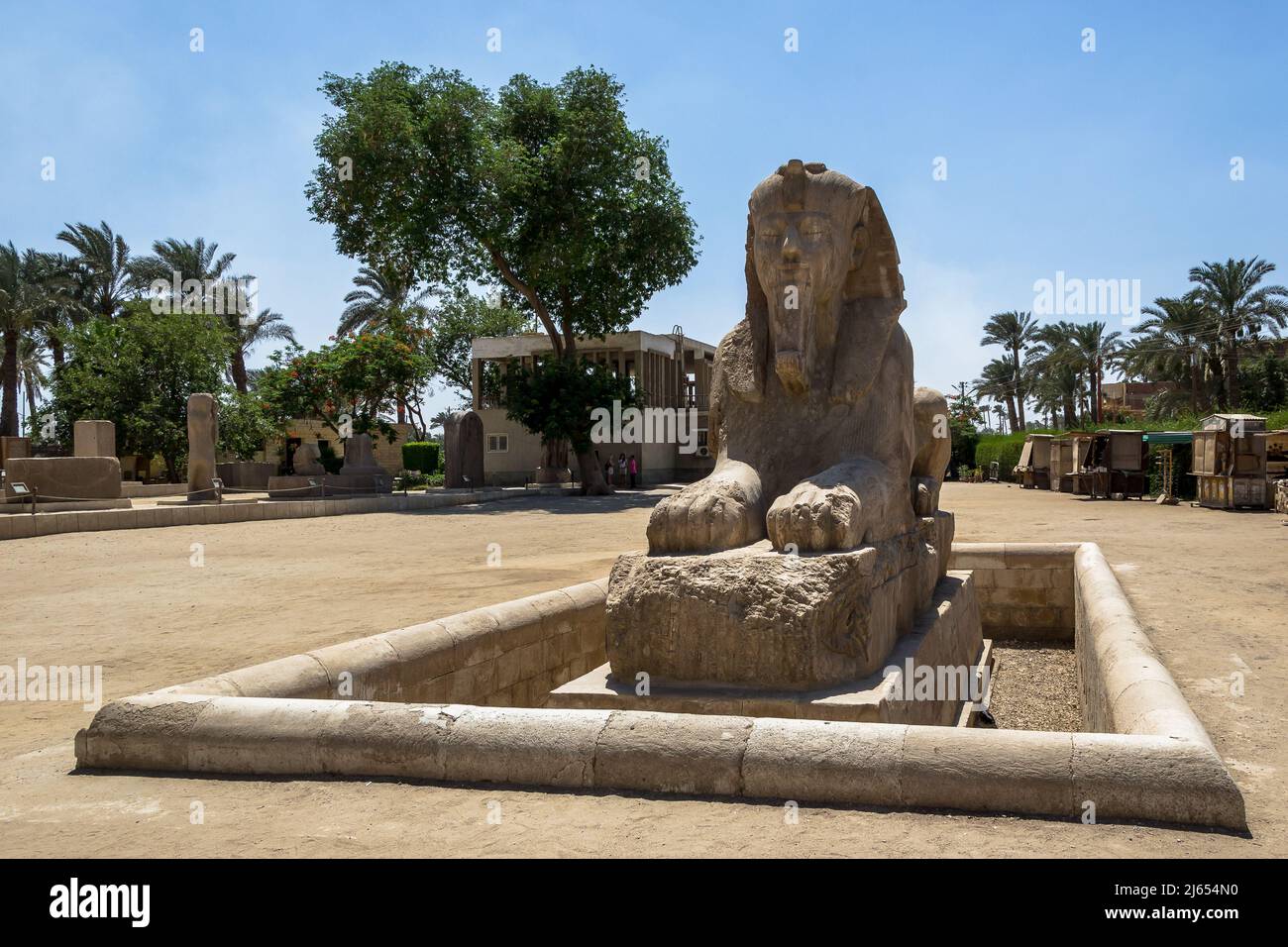 Der gigantischer Alabaster Sphinx mit einem Gewicht von mehr als 80 ...