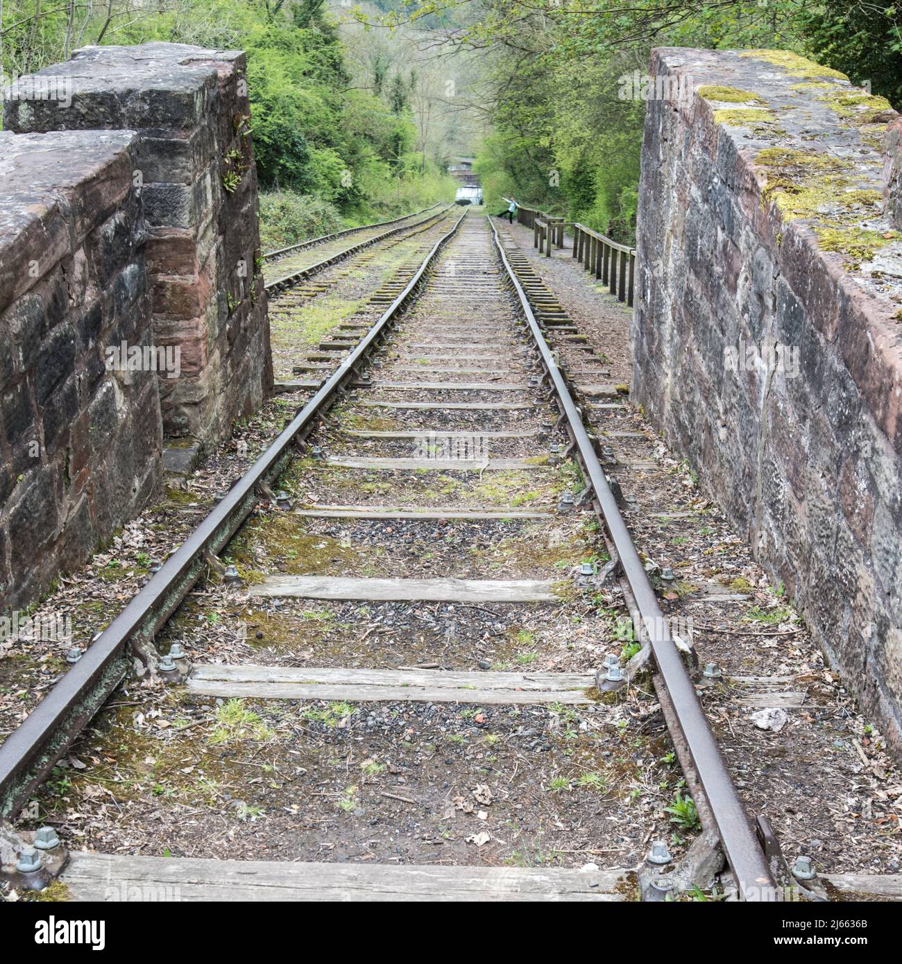 Boote auf zwei gleise verladen -Fotos und -Bildmaterial in hoher ...