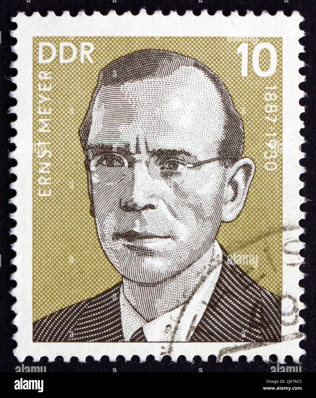 DDR - UM 1977: Eine in der DDR gedruckte Briefmarke zeigt Ernst Meyer ...