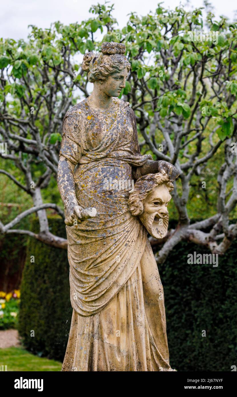 Melpomene muse der tragödie statue -Fotos und -Bildmaterial in hoher ...