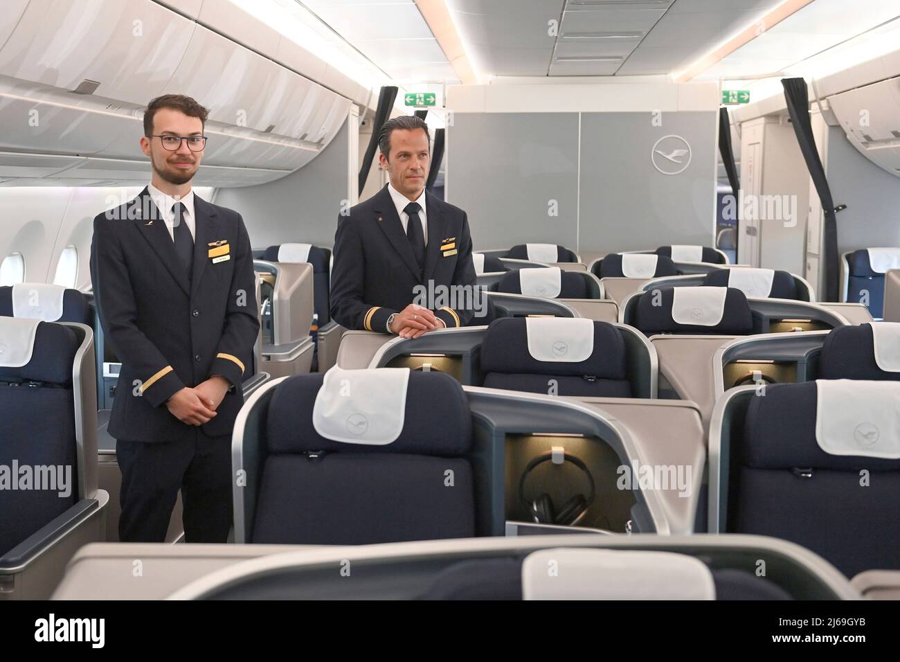 München, Deutschland. 29. April 2022. Flugbegleiter, Stewardess ...