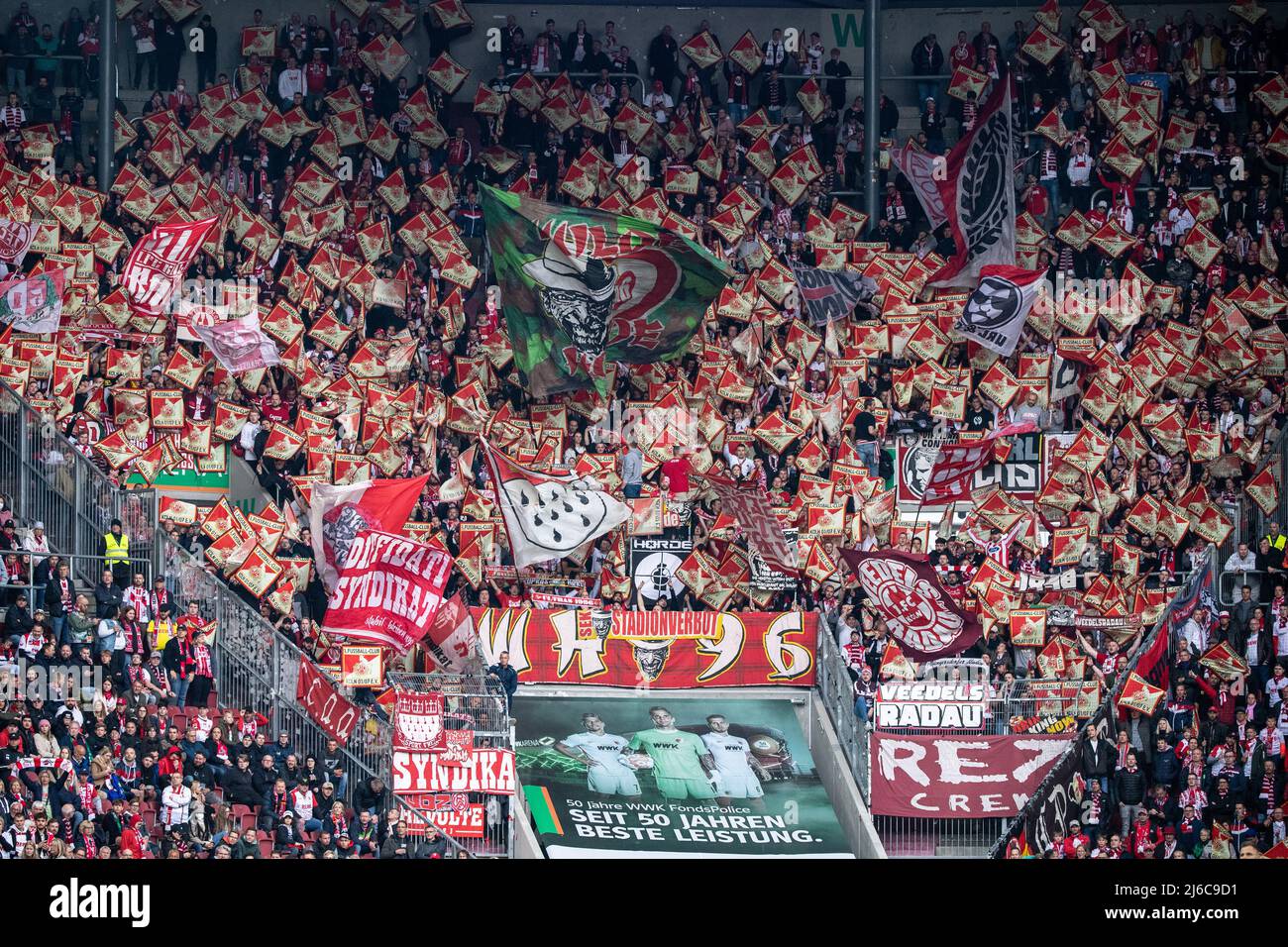 Allianz arena fans -Fotos und -Bildmaterial in hoher Auflösung – Alamy