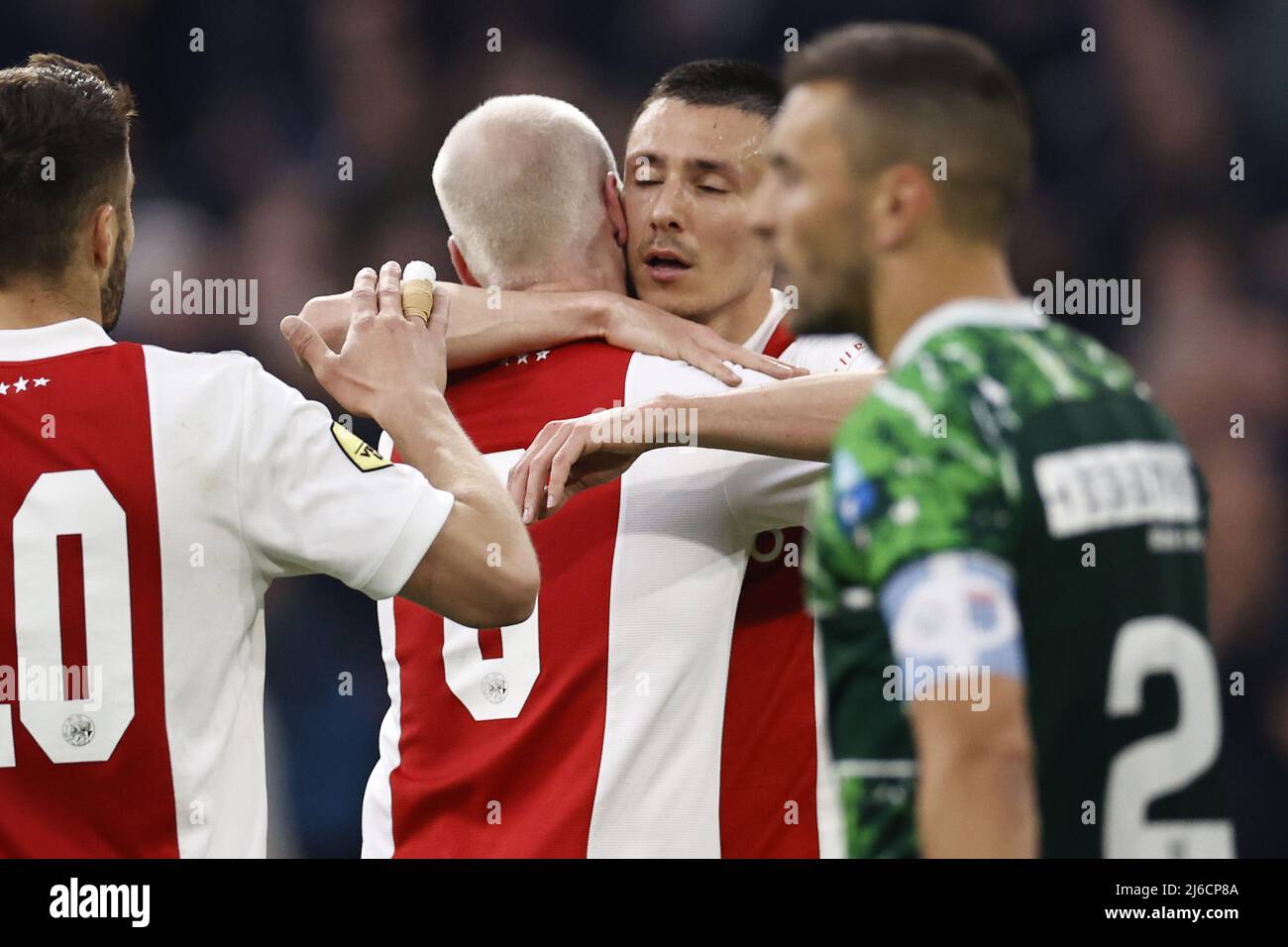 AMSTERDAM - (lr) Dusan Tadic von Ajax, Davy Klaassen von Ajax, Steven Berghuis von Ajax feiern ...